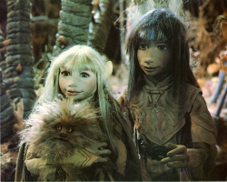But they were Gelfling, like us. -Yes. They were all.. Effetto Sonoro ...
