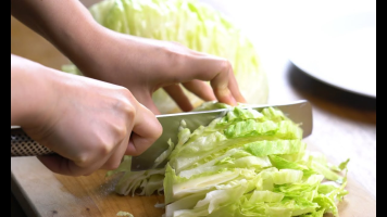 Cutting iceberg lettuce Meme Sound Effect - Voicy