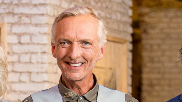 Gewoon gooien met die doos - Martien Meiland Meme Sound Effect - Voicy