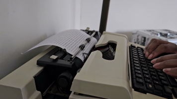 Old typewriter Meme Sound Effect - Voicy