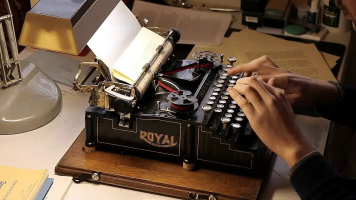 Typing on a 1913 Royal No 5 Standard Typewriter Meme Sound Effect - Voicy
